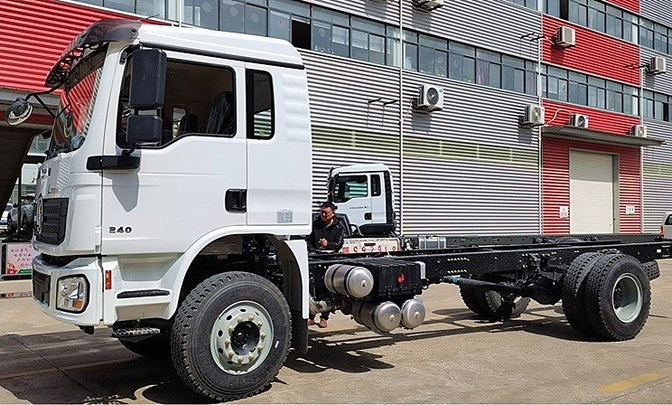 Shacman L3000 Light Cargo Truck Chassis 4X2 Small Lorry Truck 3-5 Tons